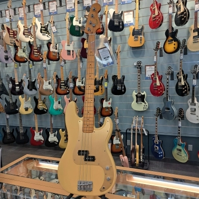 Gear Hunter | Squier 40th Anniversary Precision Bass